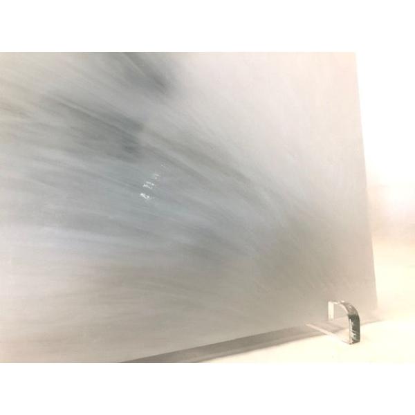 約20cm×約35cm。クリアー/ホワイト。※透過具合がわかりやすいように、ガラスの向こう側に人工観葉植物を設置してあります。古い歴史のあるアメリカのウィスマーク社のガラスです。綺麗な長方形ではない場合が御座います。海外からの輸入ガラスです...