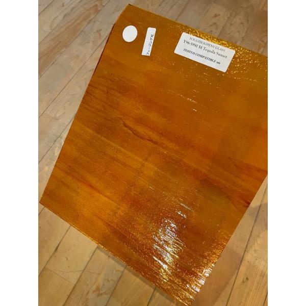 約30cm×約25cm。1点もののため、写真が現物となりますので、色味などは写真をご確認下さい。COE96で、フュージングにも利用可能です。製造時よりあるガラスのシワや、小さな傷がある場合が御座いますが、予めご了承下さい。