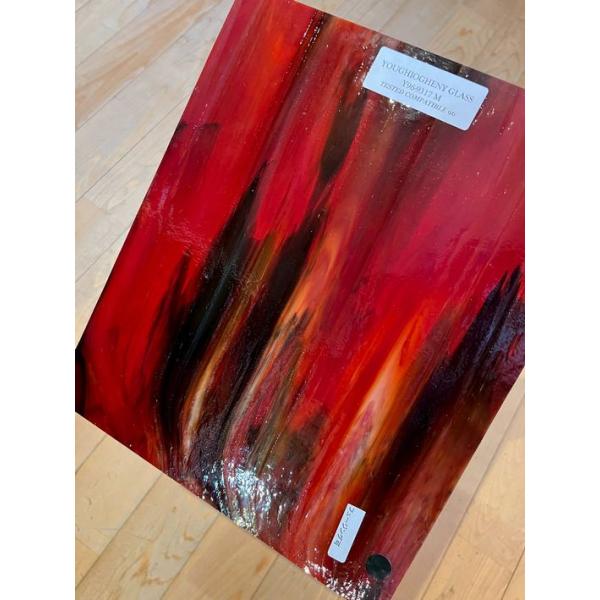 約30cm×約25cm。1点もののため、写真が現物となりますので、色味などは写真をご確認下さい。COE96で、フュージングにも利用可能です。製造時よりあるガラスのシワや、小さな傷がある場合が御座いますが、予めご了承下さい。