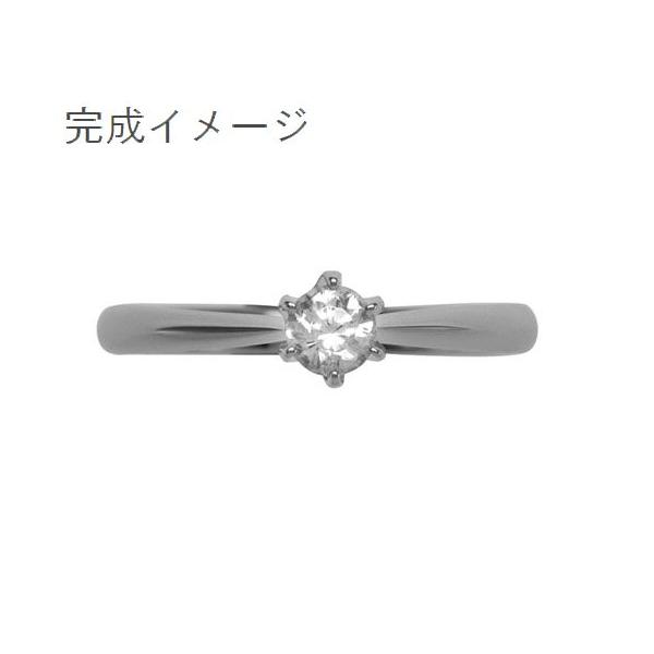 ＊ラウンドカット宝石用リング枠です。＊写真は完成制作例です。中央の宝石はお客様お手持ちのものを使用します。＊価格はプラチナ９００リング枠と中石留め加工、サイズ合わせを含んだ完成金額です。高さが低めの定番6本爪。中央でわずかに絞った腕、石枠に...