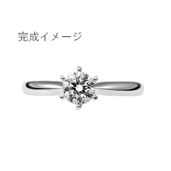 ＊ラウンドカット宝石用リング枠です。＊写真は完成制作例です。中央の宝石はお客様お手持ちのものを使用します。＊価格はプラチナ９００リング枠と中石留め加工、サイズ合わせを含んだ完成金額です。 高さが低めの定番6本爪。中央でわずかに絞った腕、石枠...