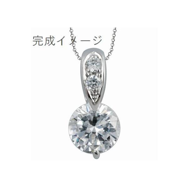 ＊写真は完成制作例です。メインの宝石はお客様お手持ちのものを使用します。＊ラウンドカット宝石用枠です。（色石もＯＫ）シンプル2点留め。控えめなメレダイヤがエレガントさをプラス。＊プラチナ９００メレ入りペンダントトップ枠と中石留め加工の完成金...