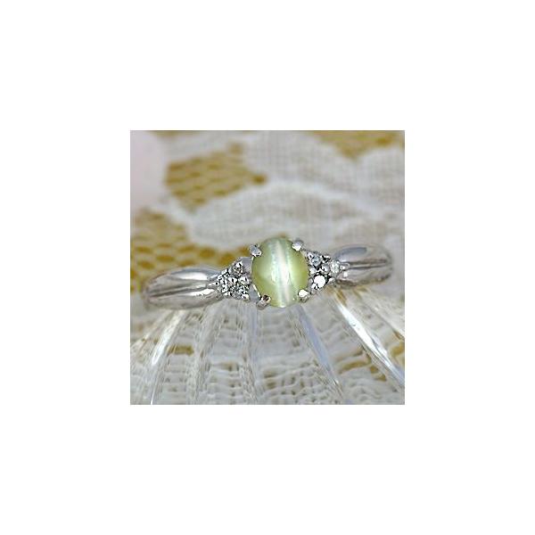 センターにクリソベリルキャッツアイ1石、両サイドにダイヤモンド3石ずつ計6石をセットしたリングです。シンプルなデザインですがクリソベリルキャッツアイの眩い輝きがあなたの指先を美しく演出してくれます。一般的に、クリソベリルキャッツアイのことを...