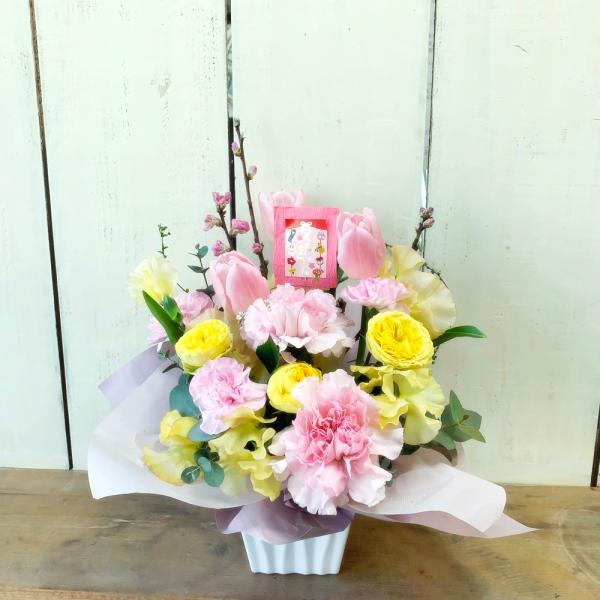 【発売日：2026年01月31日】ひなまつりアレンジ桃の節句のお祝いに！ひなまつり・お誕生日・結婚記念日・歓迎送迎・結婚祝・退職祝・記念日・開店祝 ・出産祝・還暦祝いお届けできない地域⇒北海道・青森・中国・四国・九州・沖縄・離島