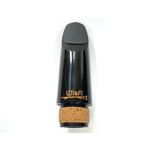 【アウトレット商品です】マウスピースロゴの上に少し傷が入っています。リガチャーを強く締めすぎたことによる傷です。吹奏感には影響ございません。※アウトレット商品のため無くなり次第返品不可