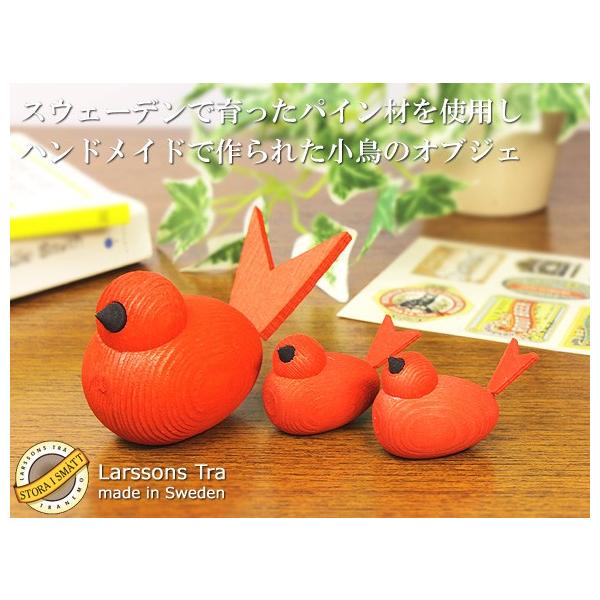 スウェーデンで育ったパイン材を使用し、ハンドメイドで作られた温もりある木の質感と、たまごのようなコロンとした小鳥のフォルムも可愛らしく、見るたびにほっこりと穏やかな気持ちにさせてくれる小鳥のオブジェ。食器棚の中にちょこんと飾ったり、お手持ち...