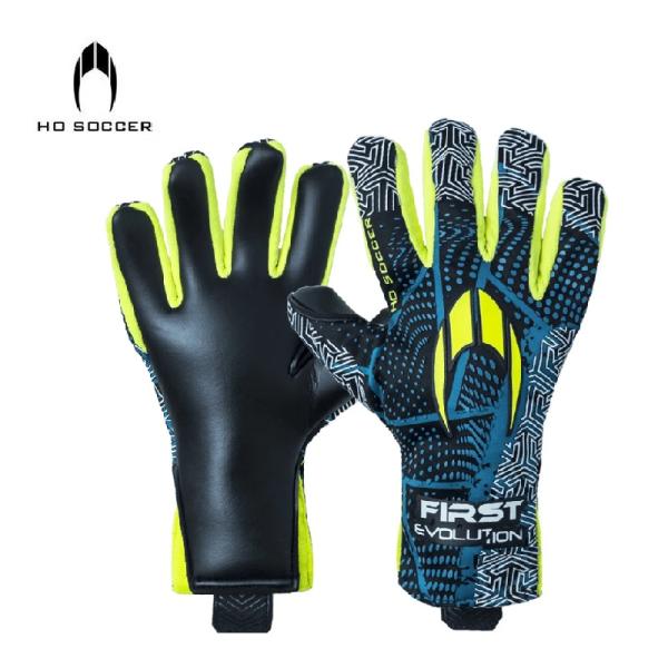 軽さと操作性に優れる「FIRST」シリーズから、ストラップレスタイプが初登場。素手感覚がより高まり、着用時のグローブ重みも気になりにくい。●品番：052.0040●カラー：LIME（ライム）●サイズ：6・7・8号●カット：ネガティブ●パーム...