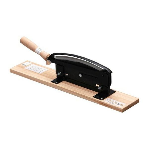 相田合同 AD-901 押切り 300mm 台付4996569001694藁・生花などの軟らかい植物用断裁器広告文責：アットライフ株式会社TEL 050-3196-1510※商品パッケージは変更の場合あり。メーカー欠品または完売の際、キャン...