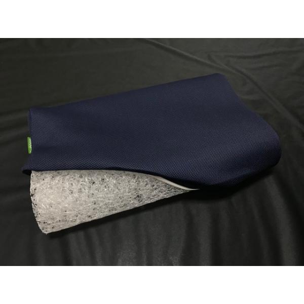 E-CORE　ピロー　D型　高反発枕●幅３８cm　高さ５７cm　厚み８．５~９．５cm●写真はネイビー●カバーはもちろん本体も丸洗いができます。三次元の網状構造体により、首や肩への負担が軽減できる安眠枕です。