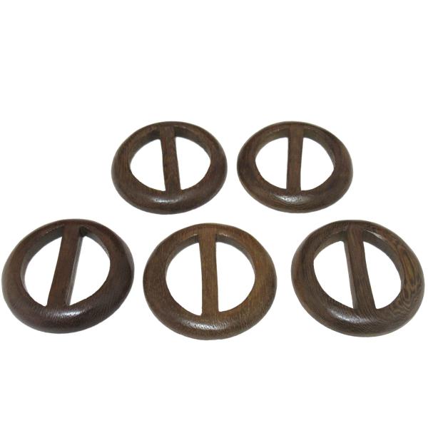 *・☆.。とてもお買い得品です。☆.。:・手芸ハンドクラフト和洋裁材料コート用 ジャケット用 ウッドバックル天然木 鉄刀木（タガヤサン）天然の木ボタンは、ひとつずつ木目の柄や色の濃淡の違いがあります。その違いをお気に入って頂けましたら幸いで...