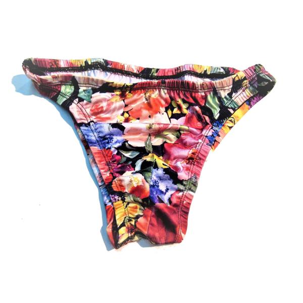 *・☆.。とてもお買い得品です。☆.。:・メンズファッション 下着メンズビキニパンツ KING NOVA/キングノバ 新品）タグ付き 品番7510BK※やや光沢を帯びた生地で、プリントが鮮やかに映えます。汗をかいてもすぐに乾くドライな速乾性...