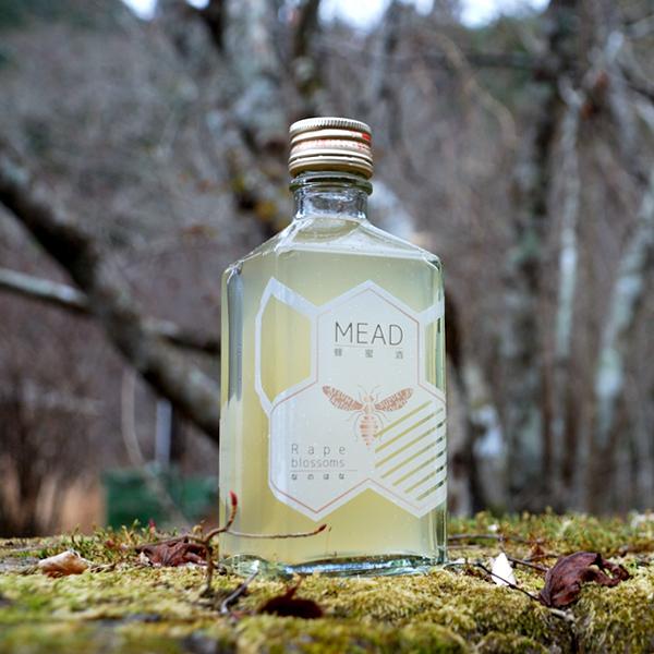 ミード｜蜂蜜酒｜MEAD｜300ml　 菜の花　蜂蜜のお酒鈴木養蜂園の渥美半島産「安心で安全なおいしいはちみつ」から作ったお酒です。［菜の花蜂蜜］＋［水］＋［酵母］で発酵させて造ったお酒ミード。■商品情報・品名：その他の醸造酒・品目：ミード...