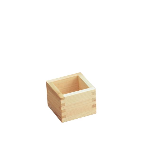 天然ヒノキを使用し、様々な用途でご使用いただける無地枡です。ブライダルやパーティーなどの宴席はもちろん、節分の季節には豆まきなどにも。別途、彫刻や焼印もお承りいたします(別途お見積り)。[サイズ]外寸:約62x62xH48mm内寸:約45x...