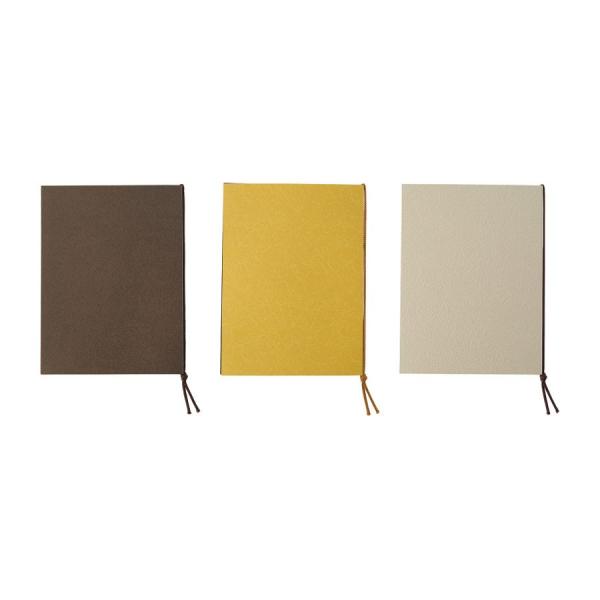 商品規格[サイズ]本体サイズ：W204xH274mm用紙サイズ：B5(182x257mm)[色]ダークブラウン・イエロー・アイボリー[素材]クラフト[付属品]　※1冊につき・本体・専用中ビニール(P-B5)　1枚(4ページ)付属・専用紐　1...