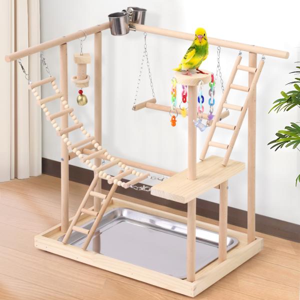 鳥用止まり木インコやオウムなどの小鳥が楽しめるおもちゃです。ブランコに乗ってゆらゆら揺れたり、はしごや橋を渡って遊んだり、小鳥が喜ぶ仕掛けがいっぱい♪木の上に設置できる餌入れと水入れつき。小鳥以外にもハムスターなどの小動物におすすめです。〔...