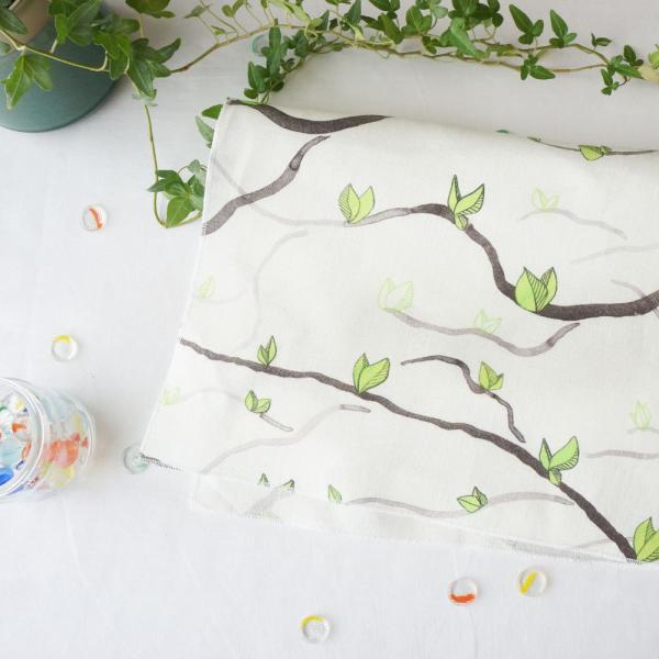 フィンランドにある「個性があり、長く使い続けることができる商品」に焦点を当てたブランド『Utu Textiles』から取り寄せた色鮮やかなリネン製品の紹介です。リネンは日本でもその質の高さで有名な「リトアニアリネン」を使用し、プリント 縫製...