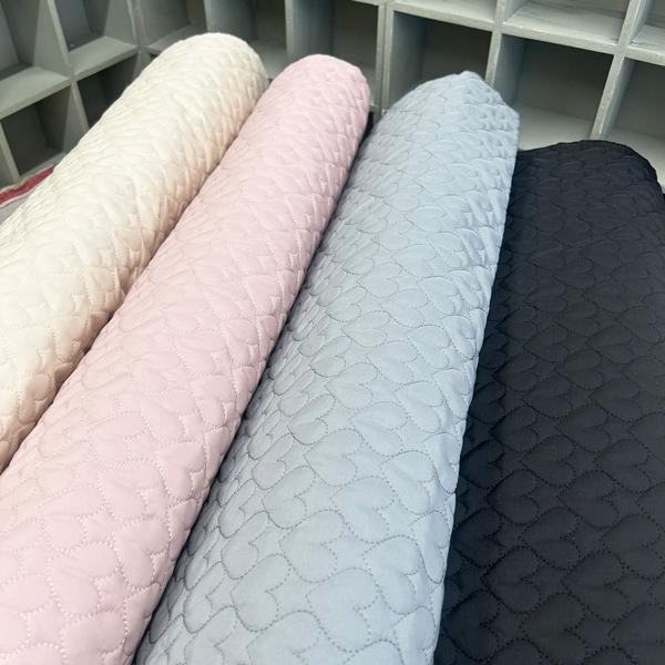 ＜＜Nerori Roseシリーズ＞＞大人かわいいものがそばにある幸せ。小さい時に憧れたお姫様のような世界。自分の為に好きなものを選んで気分を上げて楽しんで欲しい。大人かわいいものをハンドメイドで提案します。ノーブルカラーの生地にハートのス...