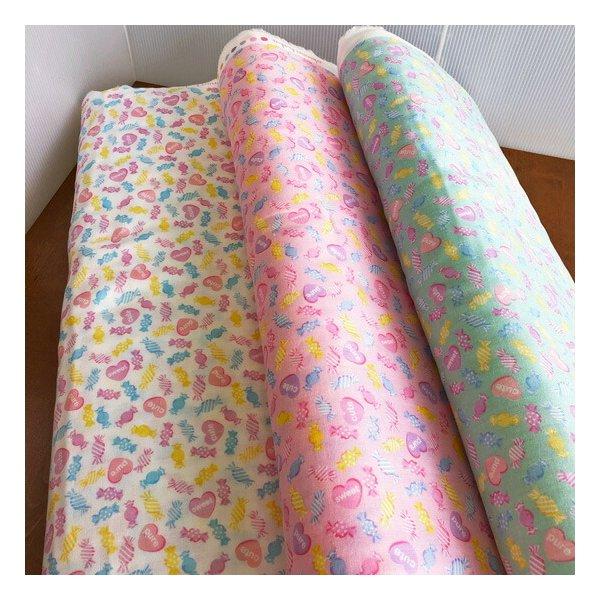 ●こちらの生地は在庫限りとなります。＜＜お気に入りシリーズ＞＞ふんわりとした肌触りの良いダブルガーゼ生地です。okiniiri baby 2021 キャンディ柄生地ベビー用品・スタイ・肌着・パジャマ・お洋服、マスクや雑貨、インテリア、布団カ...