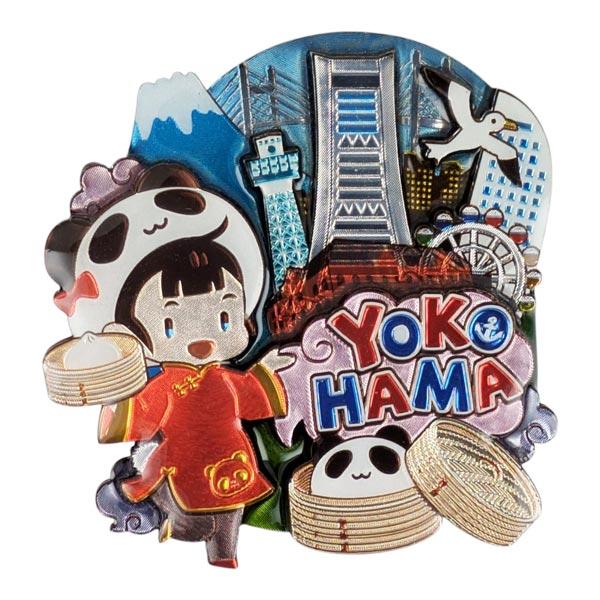 これ一つで感じる、横浜の魅力。赤レンガ倉庫にランドマークタワー、ベイブリッジに観覧車――港町・横浜の風景を、愛らしいチャイナガールとパンダたちがにぎやかに彩ります。点心や中華街の雰囲気がぎゅっと詰まった、見ているだけでおなかも心も満たされる...