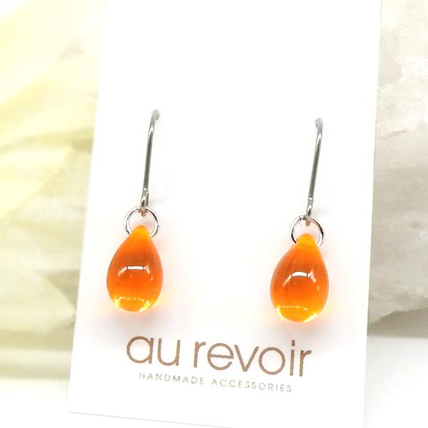【送料無料】クリックポスト　（補償なし）【有料】ヤマト運輸、宅急便　（補償あり）※ご入金確認後、翌日発送となります。複数件商品をご注文の場合、商品をまとめて発送させて頂きます。オレンジの色合いと、ぷっくりとした雫が可愛らしいピアスです。【ピ...
