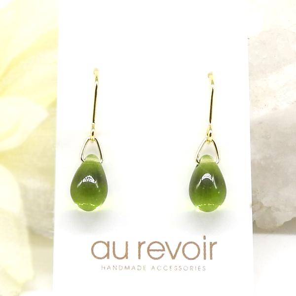 【送料無料】クリックポスト　（補償なし）【有料】ヤマト運輸、宅急便　（補償あり）※ご入金確認後、翌日発送となります。複数件商品をご注文の場合、商品をまとめて発送させて頂きます。グリーンの色合いと、ぷっくりとした雫が可愛らしいピアスです。モチ...