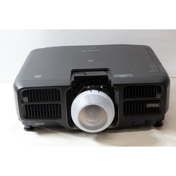 ■特徴：・レーザー光源による圧倒的な明るさと高信頼性を実現・瞬時点灯（6秒）・4Kエンハンスメントによる高画質・カメラ内蔵画質補正機能搭載・全方位360度設置対応・電動フォーカス、レンズシフト■メーカー：EPSON■品名：EB-L1405U...