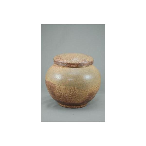陶芸家　荒川明が造る変化する骨壷　骨蔵君　商標登録第５３１９５３５を記念して、ついに全国販売開始！私が手造りする骨壷は、壷、花器、香炉、照明と変化する事より、さながら古い蔵より珍しいものが出てくる様であるので『骨蔵君』と命名致しました。商標...