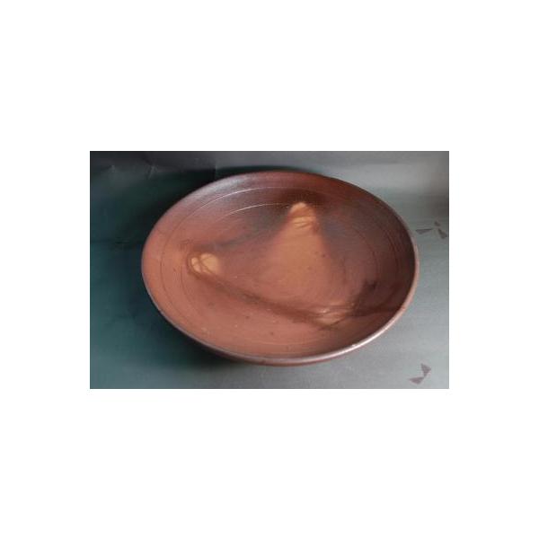 荒川 明の陶房は浜松の山奥の引佐町奥山にあり、その名前の通り、山奥となります。そこには古い時代に使われた薪窯を荒川明が独自に工夫をして窯を作りました。   自然の炎色、自然釉、灰かぶりの美しさの中に大胆な景色の出る焼き物で同じ作品は２度と出...