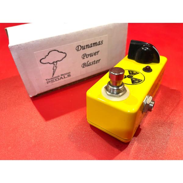 [中古]美品、ベルクロ付[付属品]元箱Dynamiteの語源で力を意味するDunamisの冠した、ダイナマイトのように爆発的なパワーを持つ最大35db増幅するブースター。機材の最後に置いて音量を上げるのに使っても良し、歪みペダルの前、歪んだ...