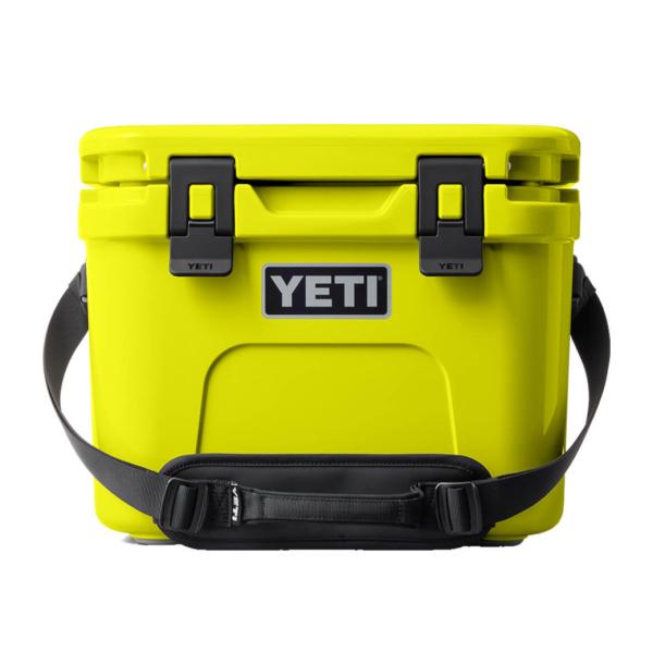 [直輸入品] YETIが堅牢性、機能性、デザイン性のすべてを、最高の高みまで実現した「Roadie」この小さくても頼れるクラシックなRoadieファミリーのモデルは、お気に入りの必需品や缶、ワインボトルをしっかり収納できるうえ、これまでで最...