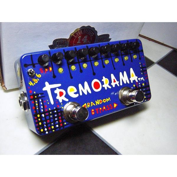[直輸入品]Seek-Tremの機能に加えて、左側にランダム・モードを選択できるエキストラのフット・スィッチが追加された「Tremorama」テンポを調節し、左のミニスイッチで4または3拍子やその倍数に合わせて動作させることが可能なトレモロ...