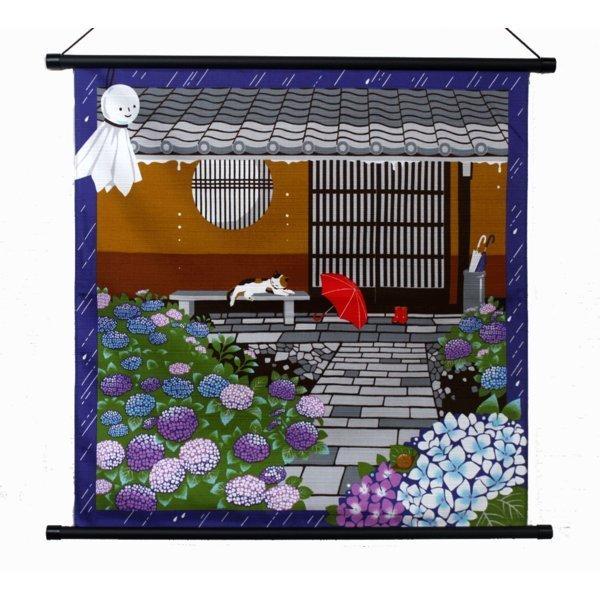 ◆ 布製で季節にあわせて飾れるタペストリーです。玄関やリビング、オフィス、店舗などに、季節のインテリアとして飾っていただきますと、四季が楽しめます。贈り物にも喜ばれると思います。箱はありませんが、ギフト包装は無料でさせていただきます。※棒と...