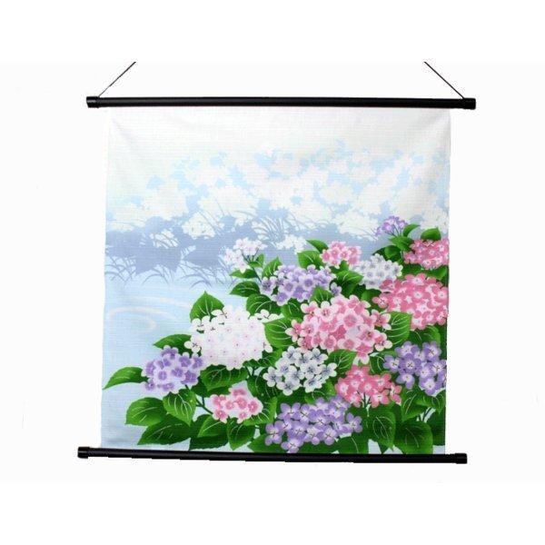 ◆ 布製で季節にあわせて飾れるタペストリーです。玄関やリビング、オフィス、店舗などに、季節のインテリアとして飾っていただきますと、四季が楽しめます。贈り物にも喜ばれると思います。箱はありませんが、ギフト包装は無料でさせていただきます。※棒と...