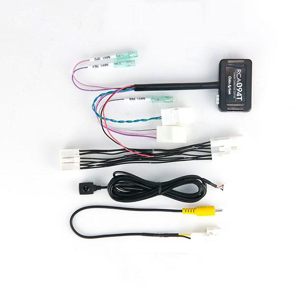 品番：RCA094Tメーカー名：データシステム品名：カメラ接続アダプター商品説明：トヨタ「パノラミックビュー対応ナビレディパッケージ」装着車のパノラミックビュー映像を市販ナビ、または市販モニターに映すためのアダプターです。車両装備のVIEW...