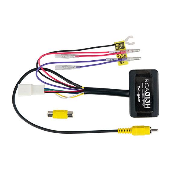 品番：RCA013Hメーカー名：データシステム品名：カメラ接続アダプター商品説明：ホンダ車の純正リアカメラを市販ナビ、または市販モニターに接続するためのアダプターです。カメラ映像はノーマルビュー固定となります。映像信号：NTSC映像出力端子...