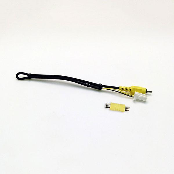 品番：RCA023Nメーカー名：データシステム品名：カメラ接続アダプター商品説明：純正ルームミラーに映るアラウンドビュー・全方位カメラ映像を市販ナビ、または市販モニターに映すためのアダプターです。映像信号：NTSC映像出力端子：RCAピン端...