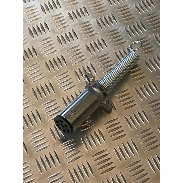 品番：us7pin-trailer品名：アメリカ7ピン トレーラー側 電極(ソケット)カラー：シルバー（メッキ）材質：アルミ備考：※ヒッチメンバーに付属していません。ご入用の場合は追加注文をお願い致します。※マッチングについてソケット（カプ...