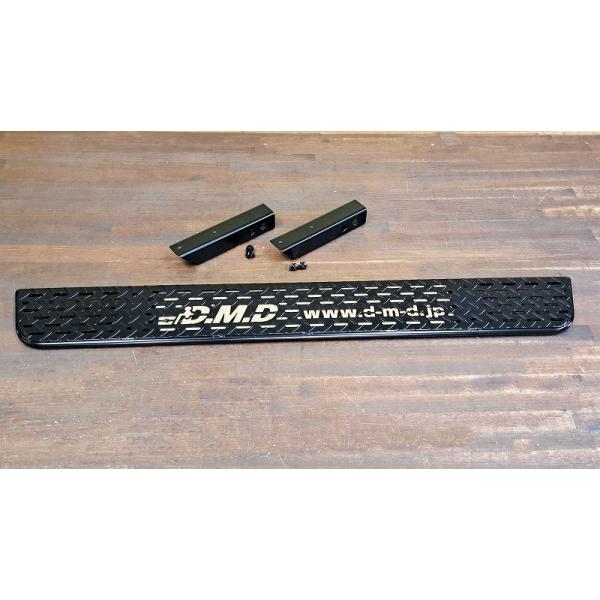 品番：step-black-2E品名：２本出しステップ E級 黒色材質：スチール製 粉体黒塗装カラー：ブラックサイズ：50mm角 150mm×1200mm ピッチ700mm適応：D級/E級キャリア差込口に対応ディーエムディー トレーラー け...