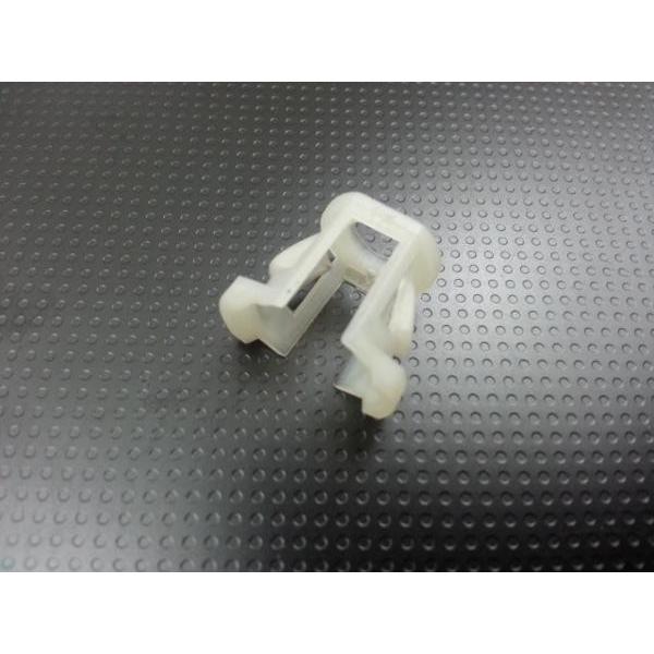 品番：FT168-516商品説明：・材質： プラスチック・サイズ：燃料配管クイックカプラーメス 【適応パイプ外径7.9ｍｍ（5/16″）】用の交換部品備考：商品は一枚目の写真にある物（白色）のみです。写真3は使用例です、青色のカプラーは含ま...