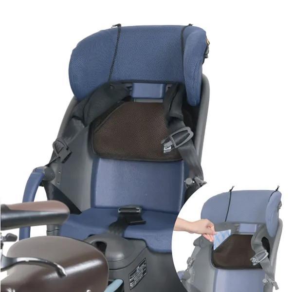 暑い日のチャイルドシートに、涼しさをプラス！ 通園・お出かけ時の熱中症対策。 小さいサイズの保冷剤なら２つ、横長サイズの保冷材も入ります！