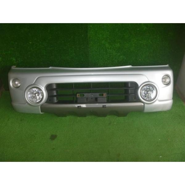 **** 商品説明を必ずご確認ください ****部品管理番号：000243012310100メーカー純正品番：52119-87425-100部品名：FバンパーASSY部品区分：リサイクル品部品カラー：シルバー車名：テリオスキッド車両タイプ名...