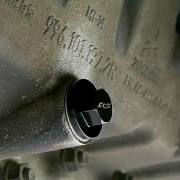 ECS Tuningのポルシェ用マグネットドレンプラグです。M20x1.5mm。エンジンオイルに混じった粒子やスラッジを吸着するマグネット式。磁石で金属汚れを吸着することで、エンジン内をクリーンに保つことができます。強力なN42ネオジム磁石...