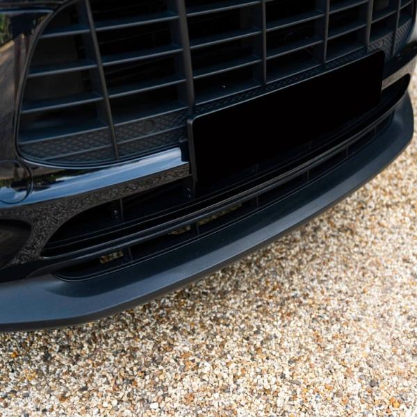 ポルシェ マカン 95B.1／95B.2用 ポルシェ純正 フロント スポイラーです。・ポルシェ純正パーツ・カラー：ブラック・以下、オプション装備モデル用： -95B.1マカン:オプション 2JU(スタンダード バンパー装着)モデル／2DO(...