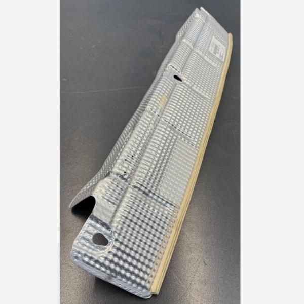 ポルシェ 991.1(911)／981ボクスター用 ポルシェ純正 リア バンパー ヒートプロテクションです。・ポルシェ純正パーツ・アッパーセンターポジション*981ボクスターはスポーツデザインパッケージ非装備モデル用です。＊画像はイメージです。