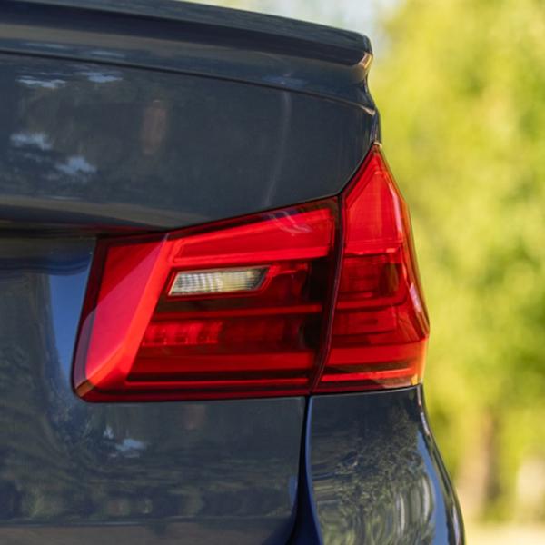 ヨーロッパで高い評価を得ているOEMメーカー、ULO社のBMW 5シリーズ G30 セダン用の右側インナー テールライトです。BMW 5シリーズ G30の各グレードに適合します。・車体右側用・バルブホルダー／バルブソケットが付属します・G3...