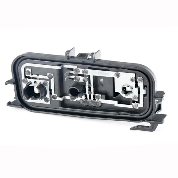 ヨーロッパで高い評価を得ているOEMメーカー、ULO社のBMW 3シリーズ F34前期 グランツーリスモ用の左側テールライト・バルブソケットです。BMW 3シリーズ F34 グランツーリスモ(前期)の各グレードに適合します。・車体左側用・左...