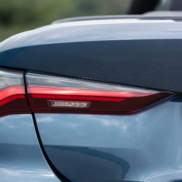 ヨーロッパで高い評価を得ているOEMメーカー、ULO社のBMW 4シリーズ G22／G26用の左側 インナー テールライトです。BMW 4シリーズ G22／G26の各グレードに適合します。・車体左側用・左側インナーテールライトの単品販売・左...