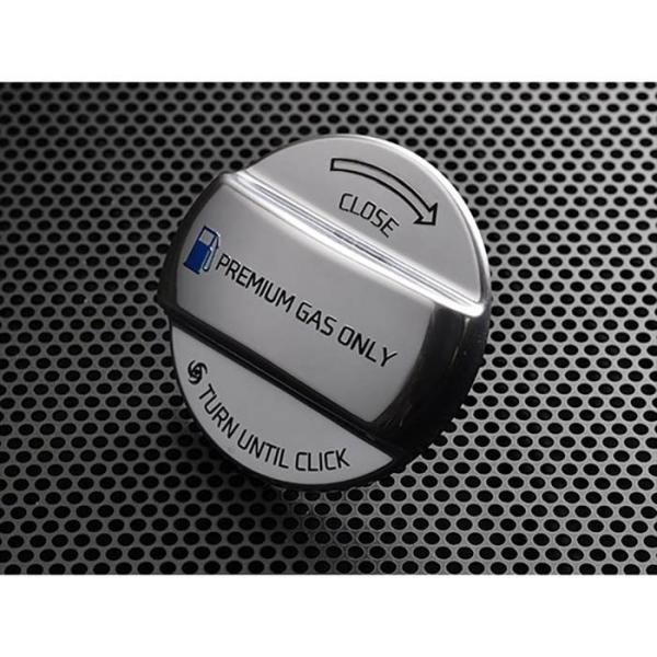 core OBJのフューエルキャップカバーです。ポルシェ、フォルクスワーゲン(VW)、アウディの特定車種に適合します。つまみ部が丸く、差し込み口に尖りがあるタイプのフューエルキャップであれば装着可能です。カバー本体に"PREMIUM GAS...