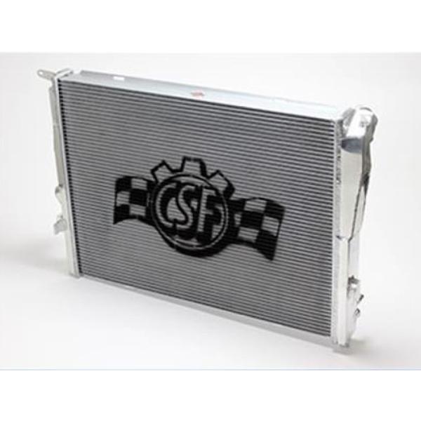 CSF製 BMW M3(E90,E92)用 トリプルパス オールアルミニウムラジエーターです。トリプルパスフロー構造により、冷却液がラジエーターのコアを3回通過して出口温度を可能な限り低く抑えることができます。CSF独自のBチューブテクノロ...