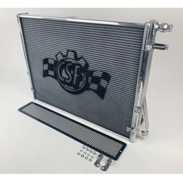 CSF製 BMW M3(E30)用 オールアルミニウム ハイパフォーマンス ラジエーターです。CSF独自のBチューブテクノロジーを搭載した1-1/4インチのコアは、接触表面積を最大化するマルチルーバー設計の超効率的なフィンを備えています。ス...